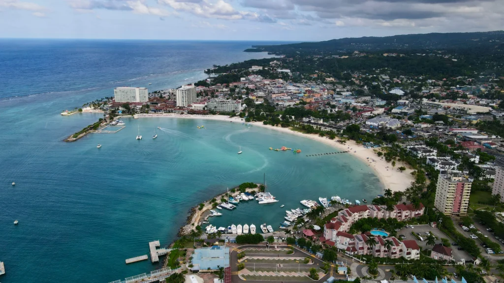 Best Time to Visit Nassau: Weather & Cruise Guide